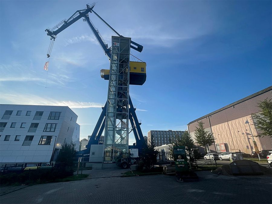 Außenanlagen des Helling-Kranes auf dem ehemaligen Neptun-Werft-Gelände ...